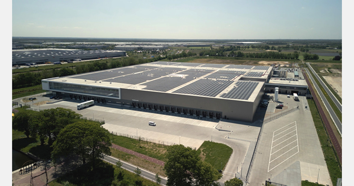 Bijna 12.000 zonnepanelen op nieuwe fabriek Hessing Supervers in Venlo