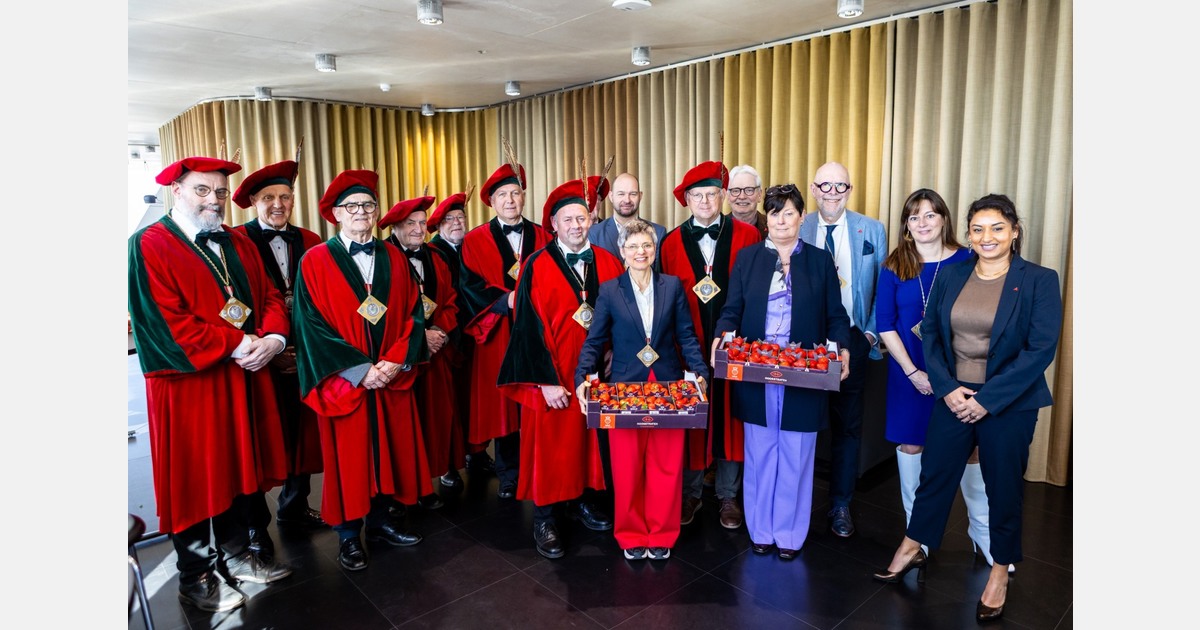 Eerste Hoogstraten aardbeien voor Belgisch Koninklijk Paleis en gouverneur Cathy Berx