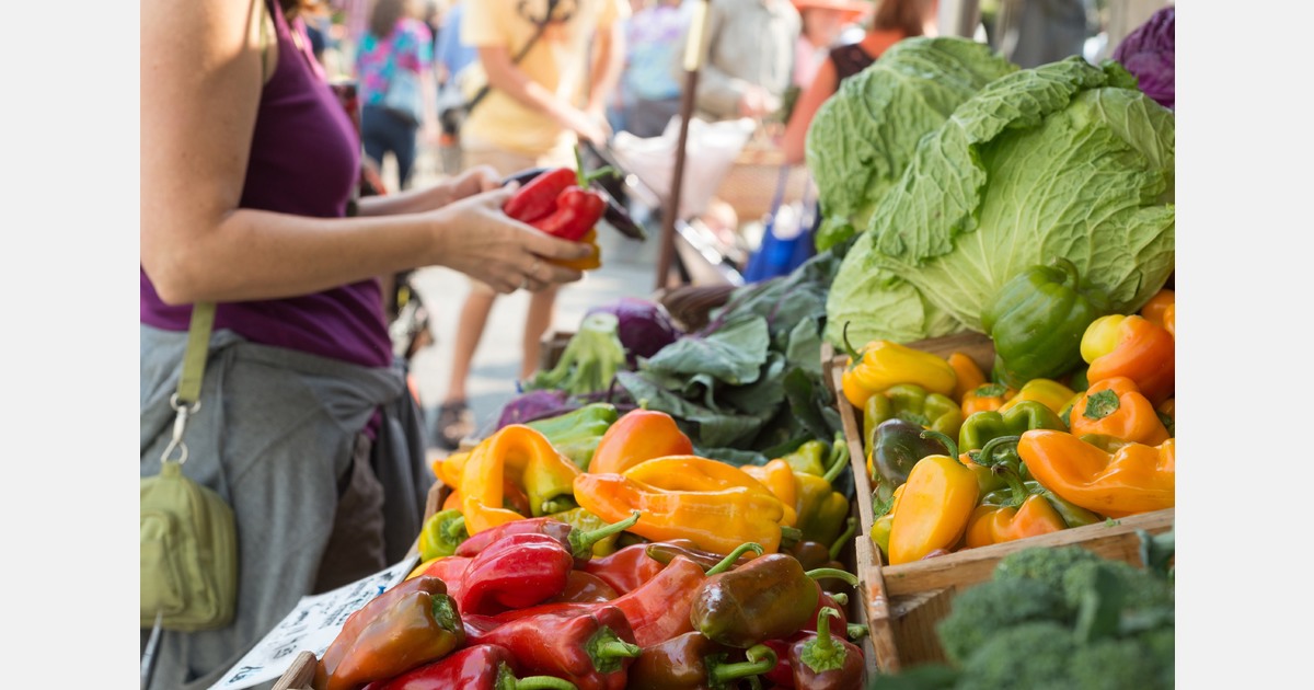 Groenteboer moet weg van markt door te luid geschreeuw